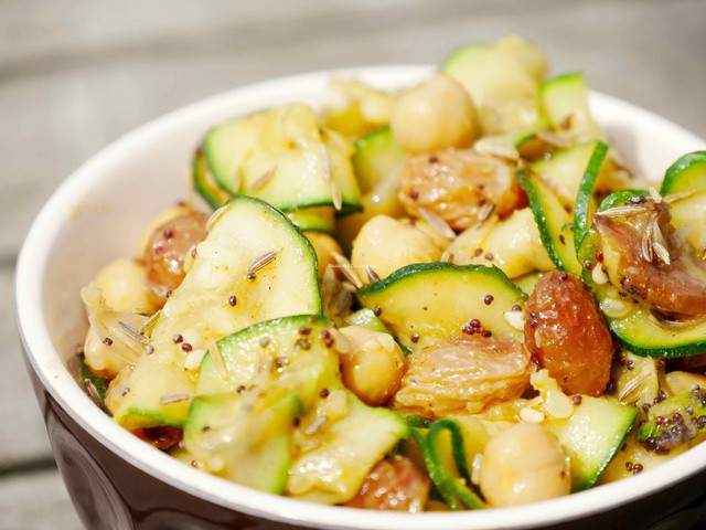 Recettes végétariennes de Courgette Marinees Raisins Secs Et Pois ...